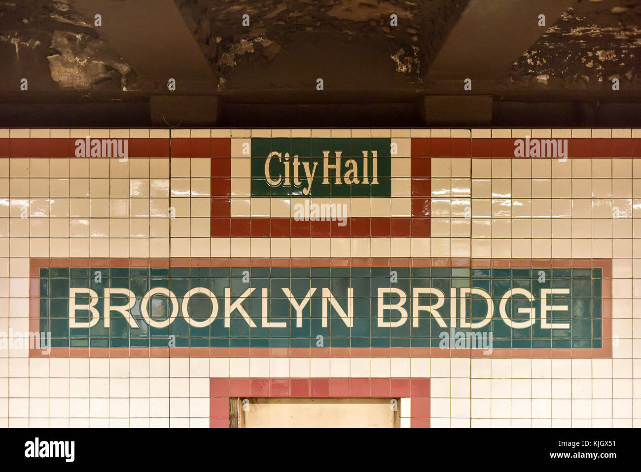 New York, USA - May 30, 2015: Brooklyn Bridge City Hall Subway Station ...