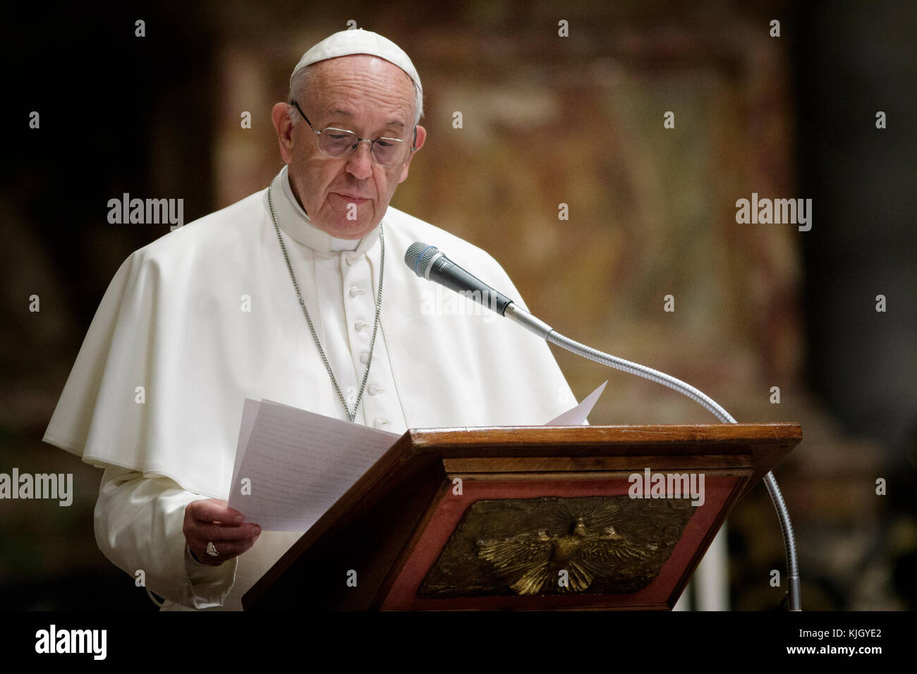 Vatican City, Vatican. 23rd November, 2017. Pope Francis leads a prayer ...
