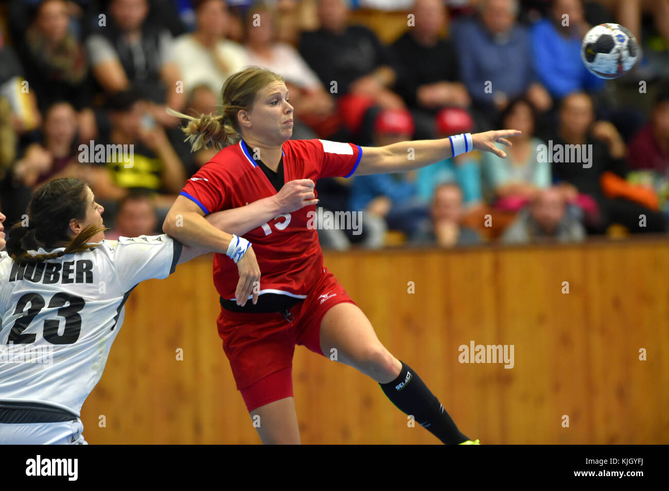 Cheb, Czech Republic. 23rd Nov, 2017. Josefine Huber of Austria, left ...