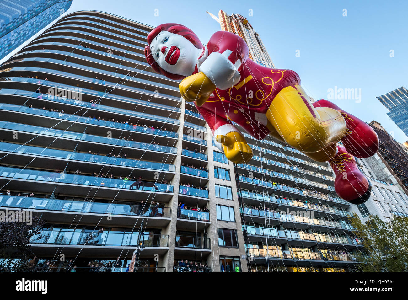 New York, USA. 23rd Nov, 2017. New York, USA. A balloon of Ronald ...