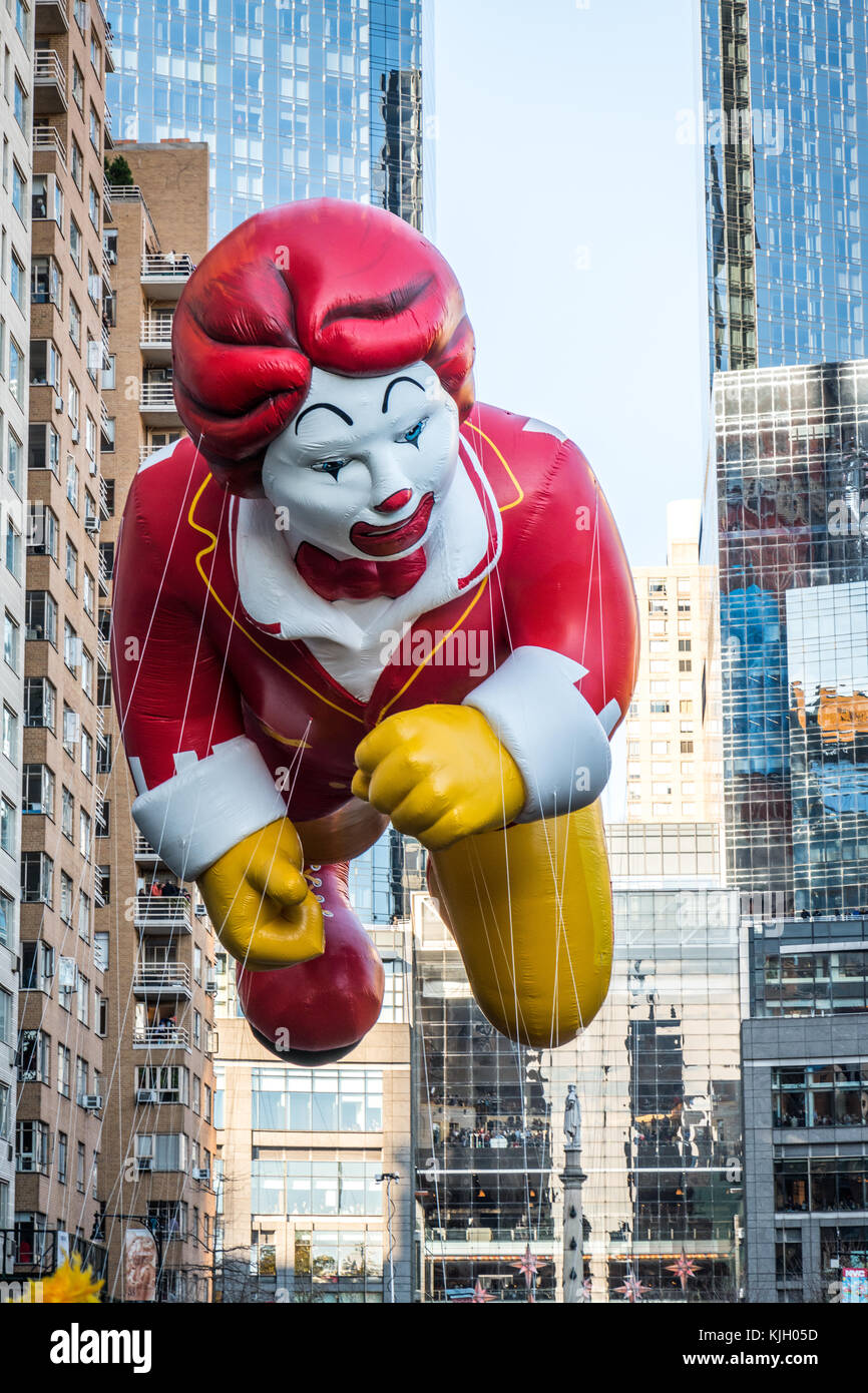 Macys parade the ronald mcdonald balloon hi-res stock photography and ...