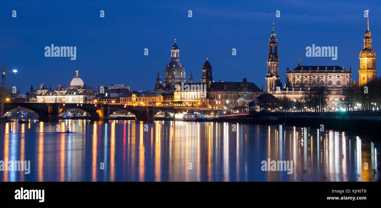 Dresden, Germany. 23rd Nov, 2017. The lights of the historic inner city ...