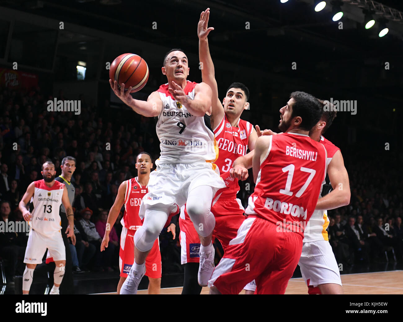 Chemnitz, Germany. 24th Nov, 2017. Germany's Karsten Tadda (C) is ...