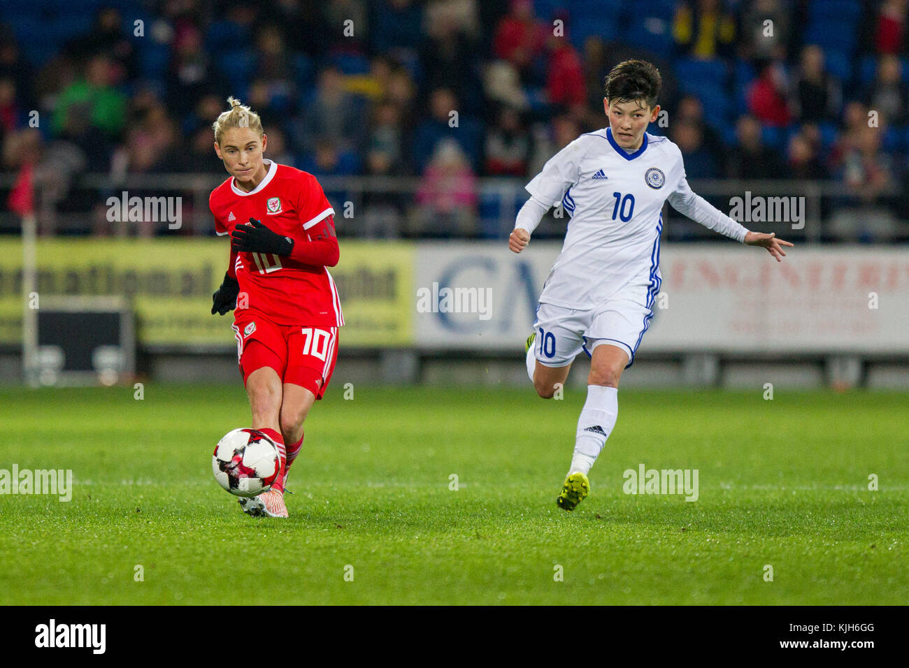Cardiff, Wales, UK, November 24th 2017. Jess Fishlock of Wales passes ...