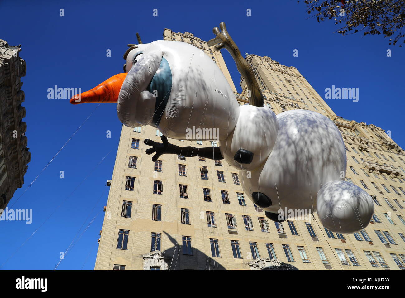 New York, USA. 23rd Nov, 2017. The first appearance of Frozen's Olaf ...
