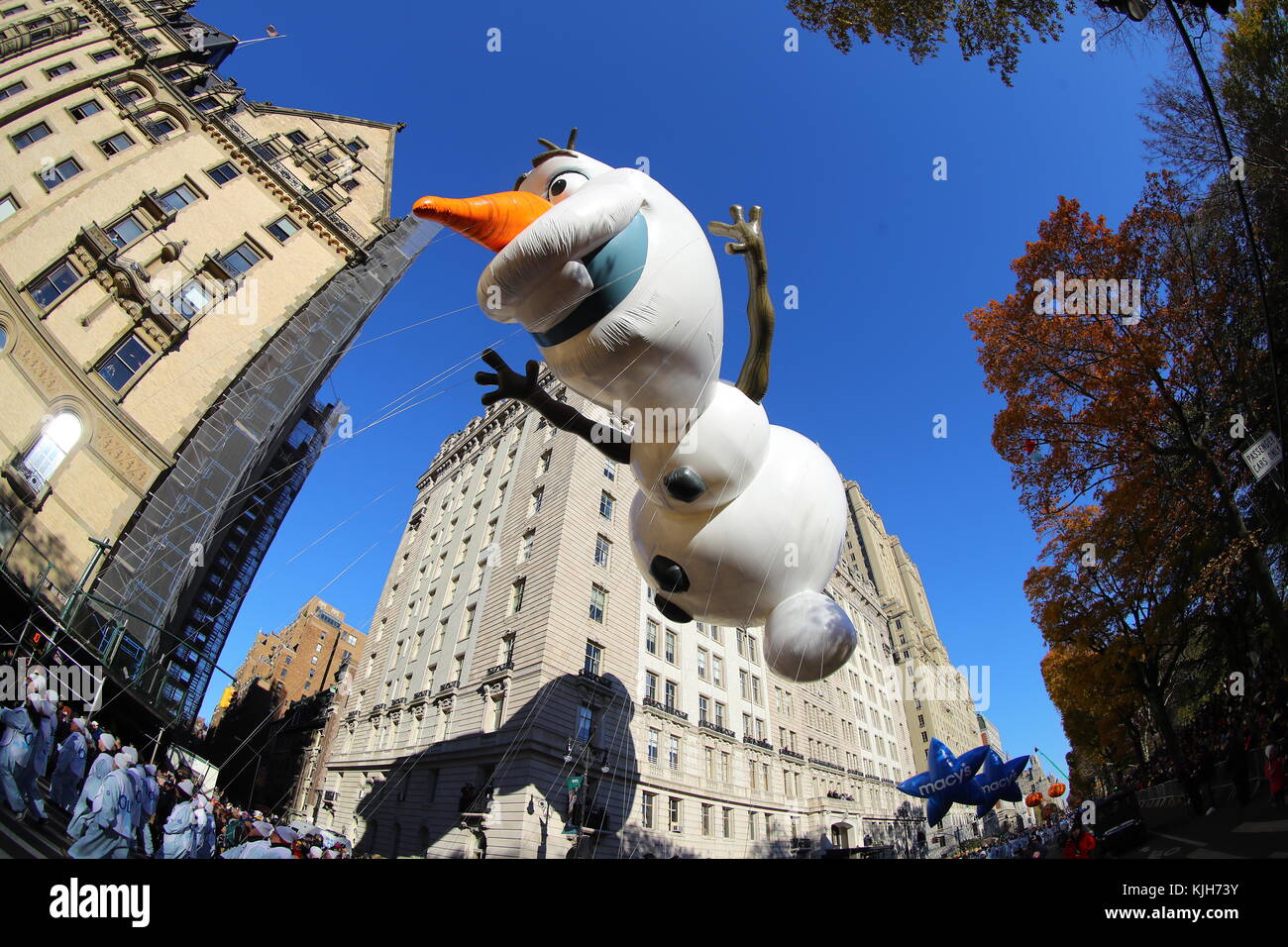 New York, USA. 23rd Nov, 2017. The first appearance of Frozen's Olaf ...