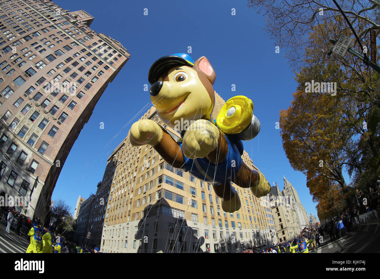 New York, USA. 23rd Nov, 2017. Nickelodeon's Paw Patrol's Chase balloon ...