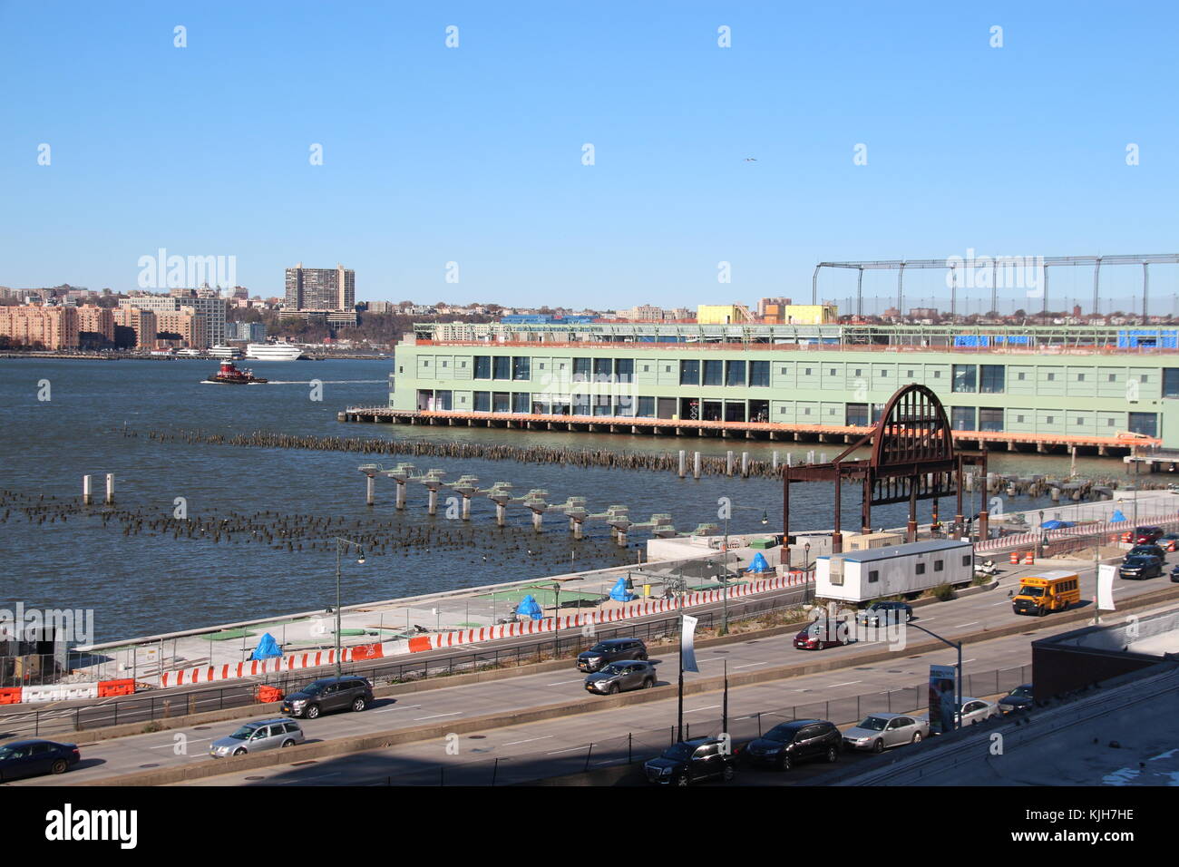 New York, USA. 17th Nov, 2017. The view onto Pier 54 on the West Coast ...