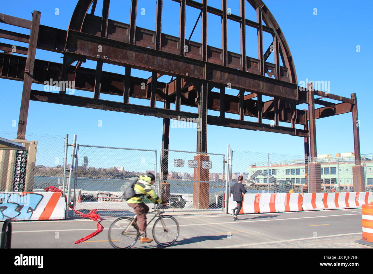 New York, USA. 17th Nov, 2017. The entrance of Pier 54 on the West ...