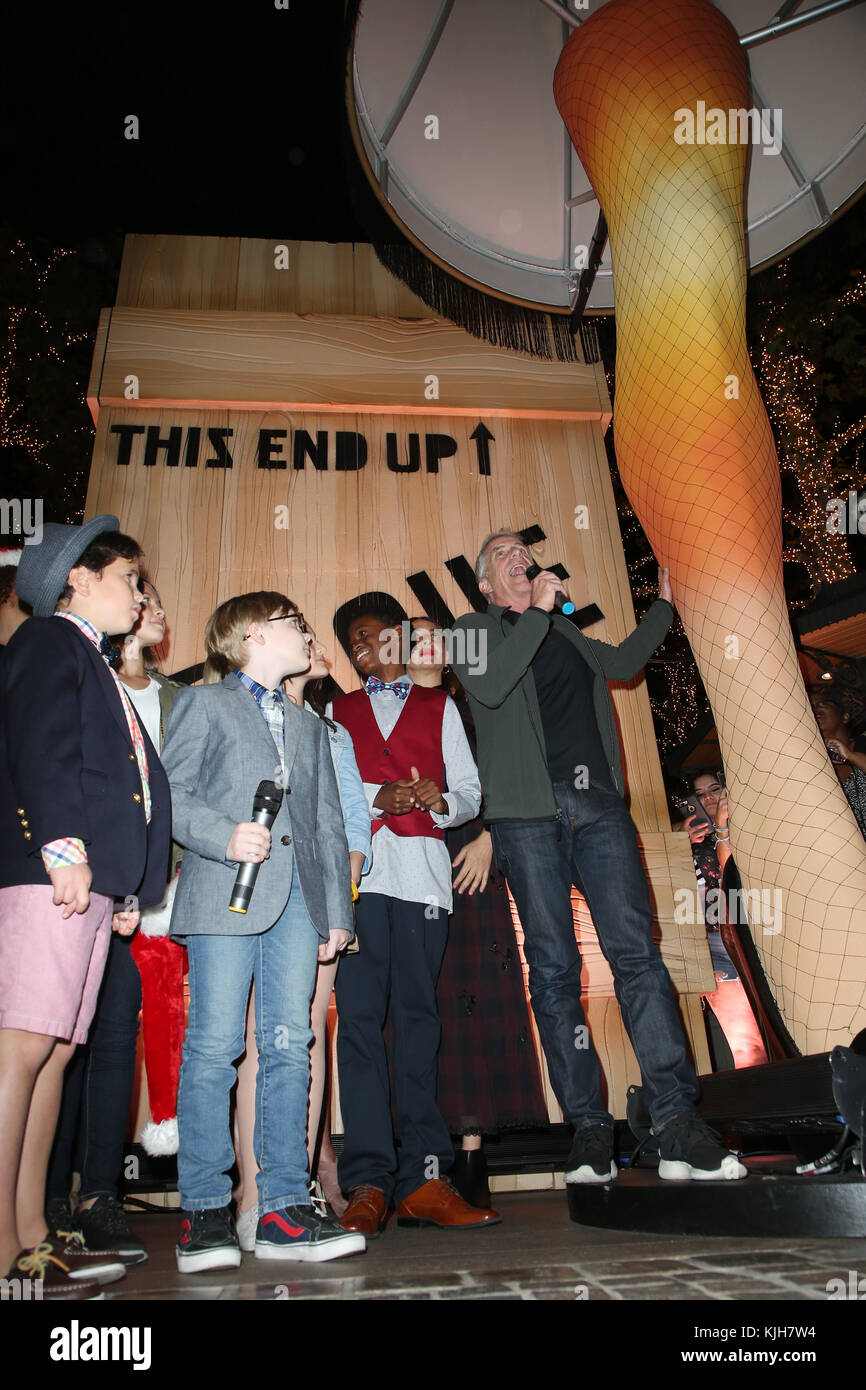 Los Angeles, Ca, USA. 24th Nov, 2017. Maya Rudolph, Jane Krakowski ...