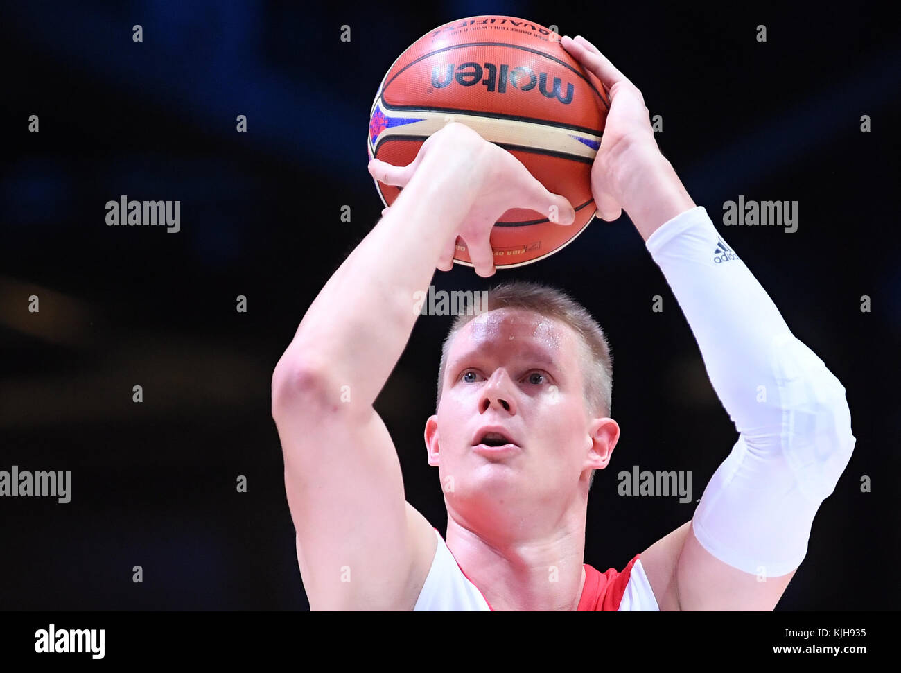 Chemnitz, Germany. 24th Nov, 2017. Germany's Robin Benzing in action ...