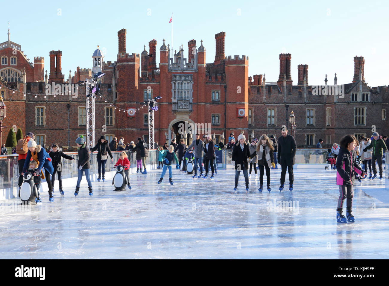 Hampton court ice rink 2017 hi-res stock photography and images - Alamy