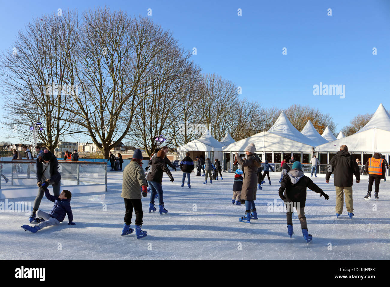 Hampton court ice rink 2017 hi-res stock photography and images - Alamy