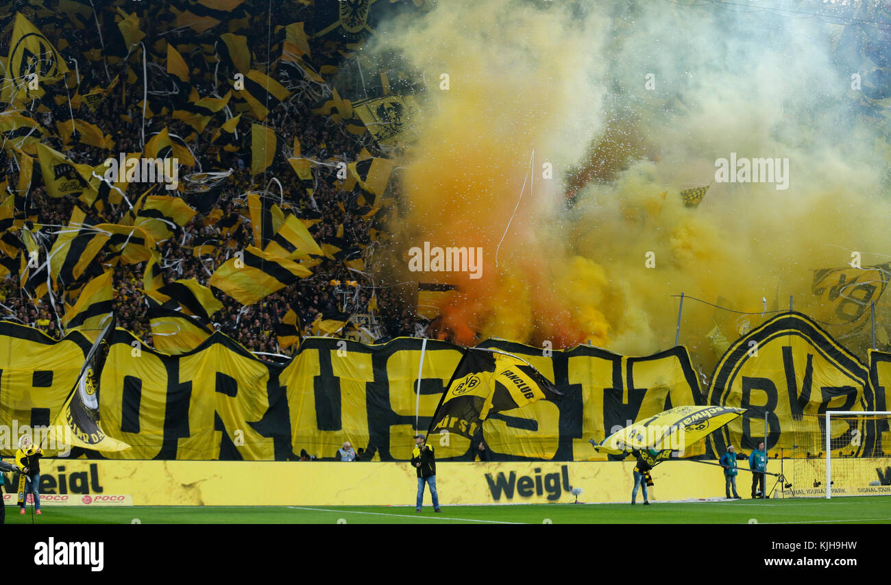 Dortmund, Germany. 25th Nov, 2017. Dortmund's fans light up ...