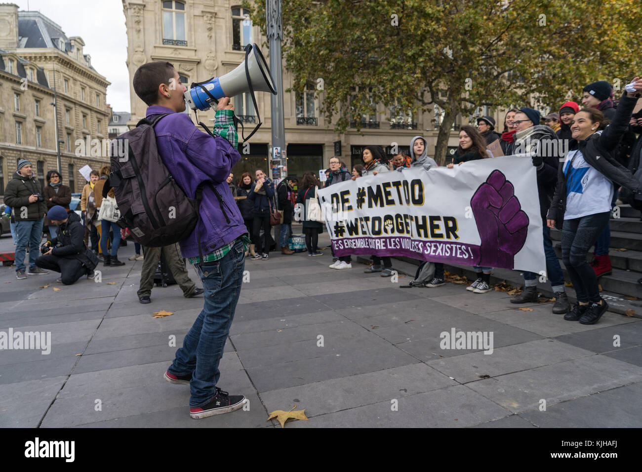 Paris, France. 25th Nov, 2017. People protest violence against women in ...