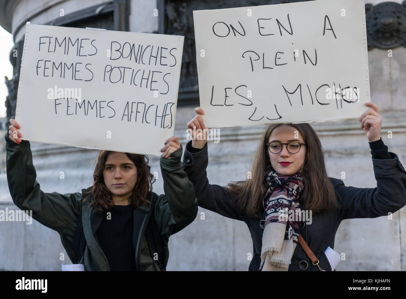 Paris, France. 25th Nov, 2017. Two women protest violence against women ...
