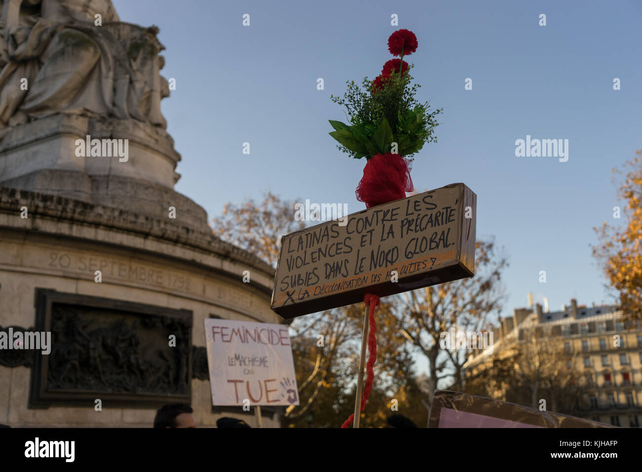 Paris, France. 25th Nov, 2017. People protest violence against women in ...