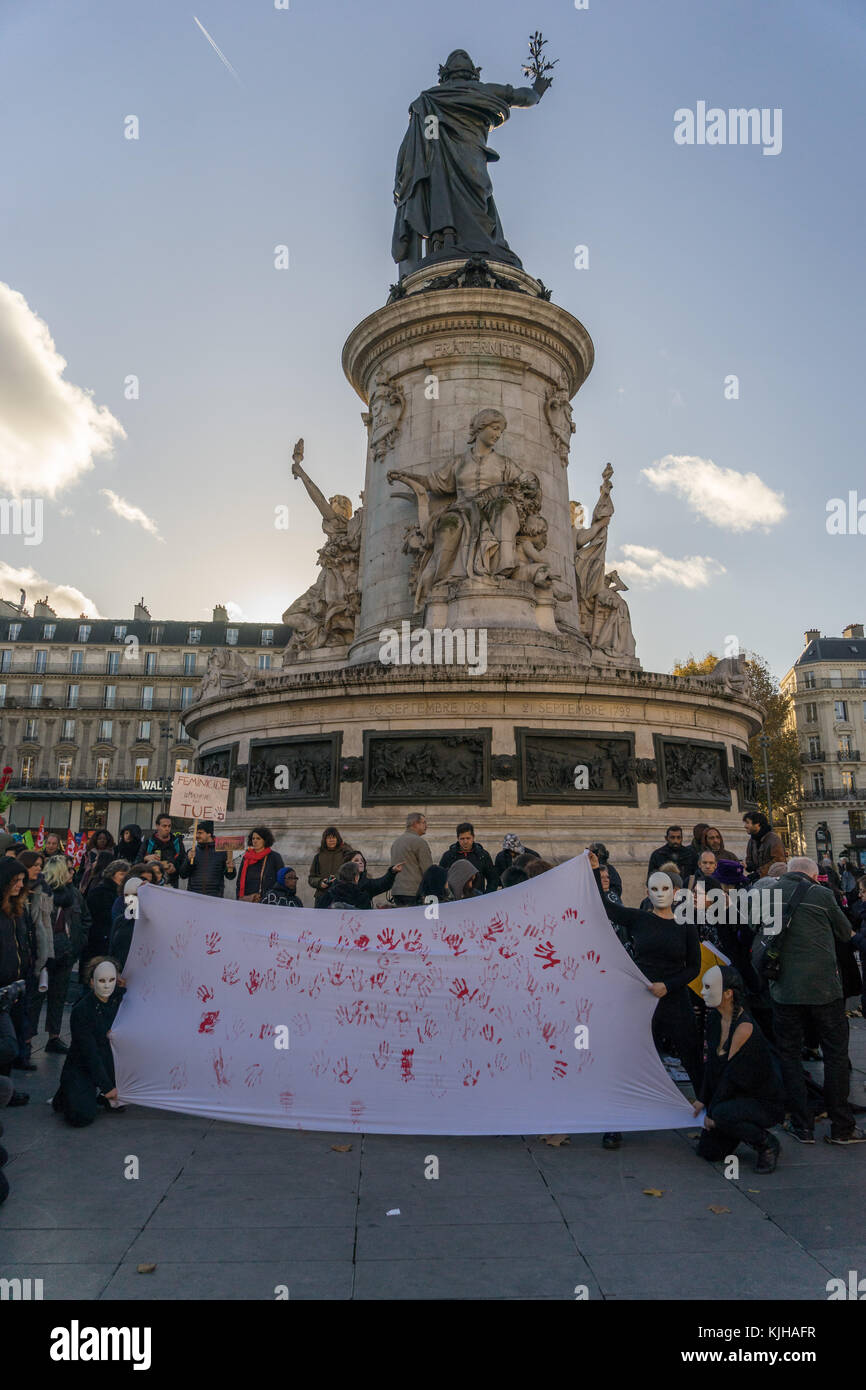 Paris, France. 25th Nov, 2017. People protest violence against women in ...