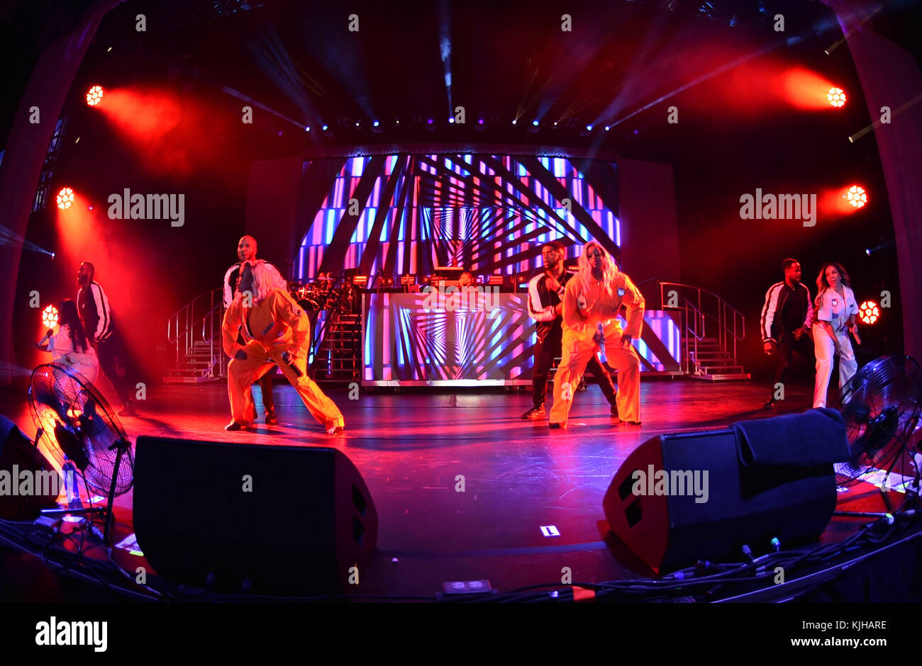 Norfolk, VIRGINIA, USA. 25th Nov, 2017. XSCAPE brings THE GREAT XSCAPE ...