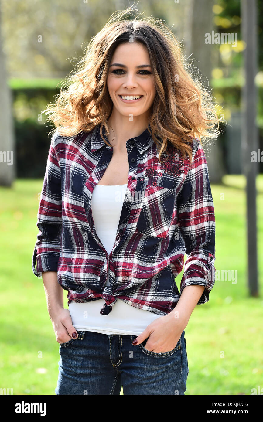 Linea bianca bianca hi-res stock photography and images - Alamy