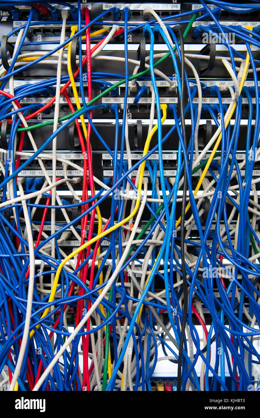 Server room mess hi-res stock photography and images - Alamy