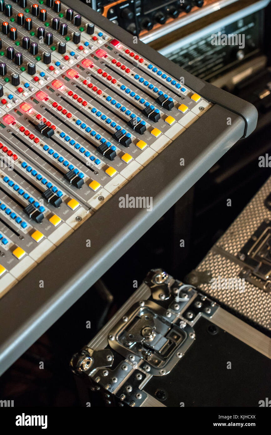 Professional audio mixing console hi-res stock photography and images - Alamy