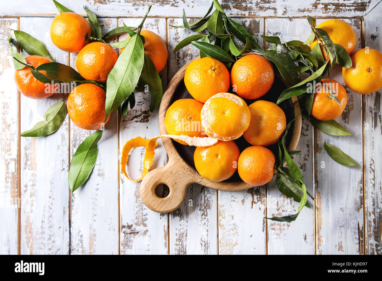 Clementines with leaves Stock Photo - Alamy