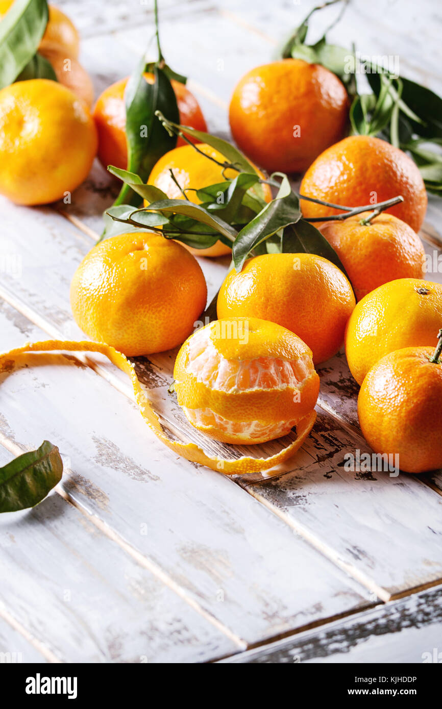 Clementines with leaves Stock Photo - Alamy