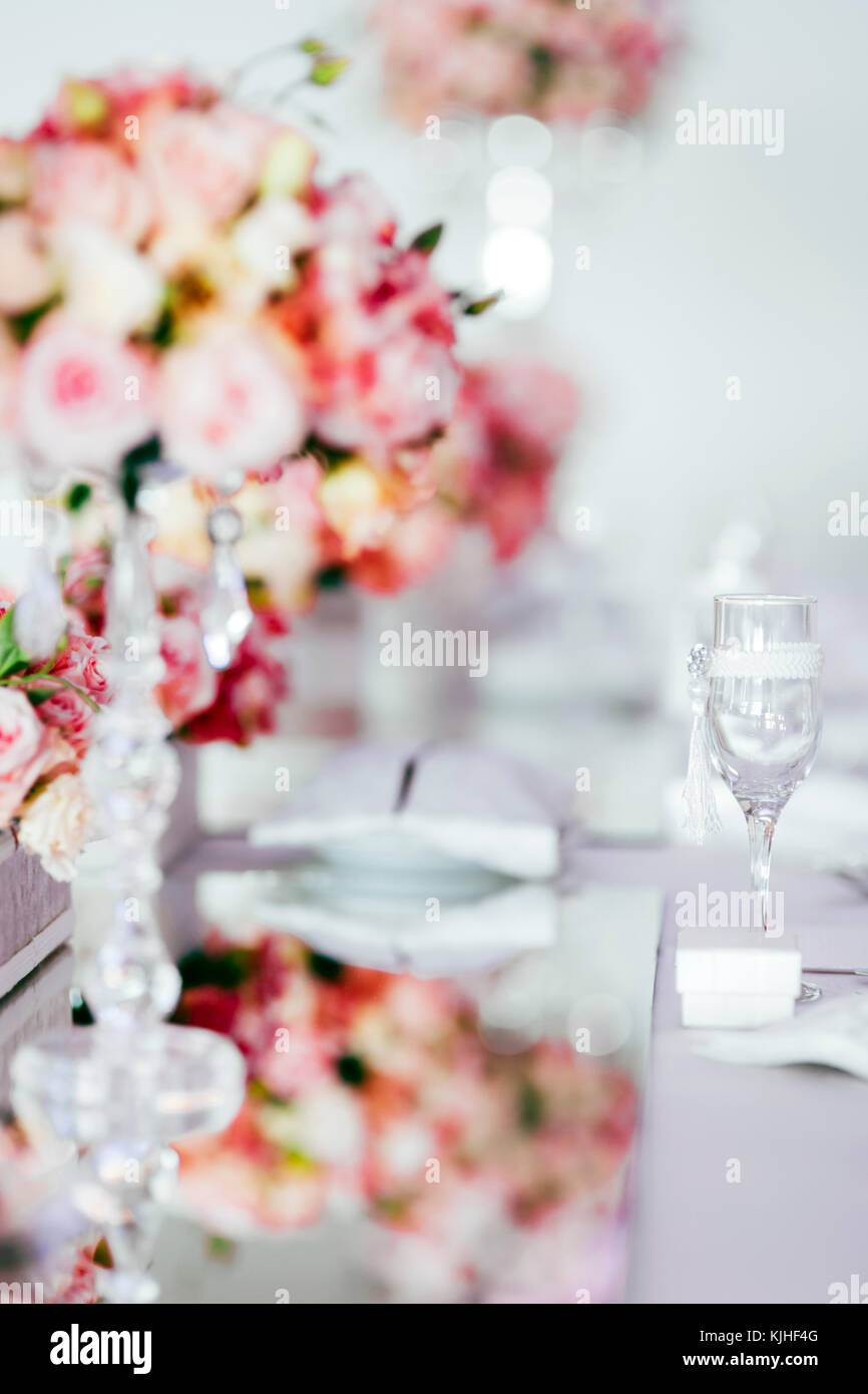 Beautiful wedding table arrangement Stock Photo - Alamy