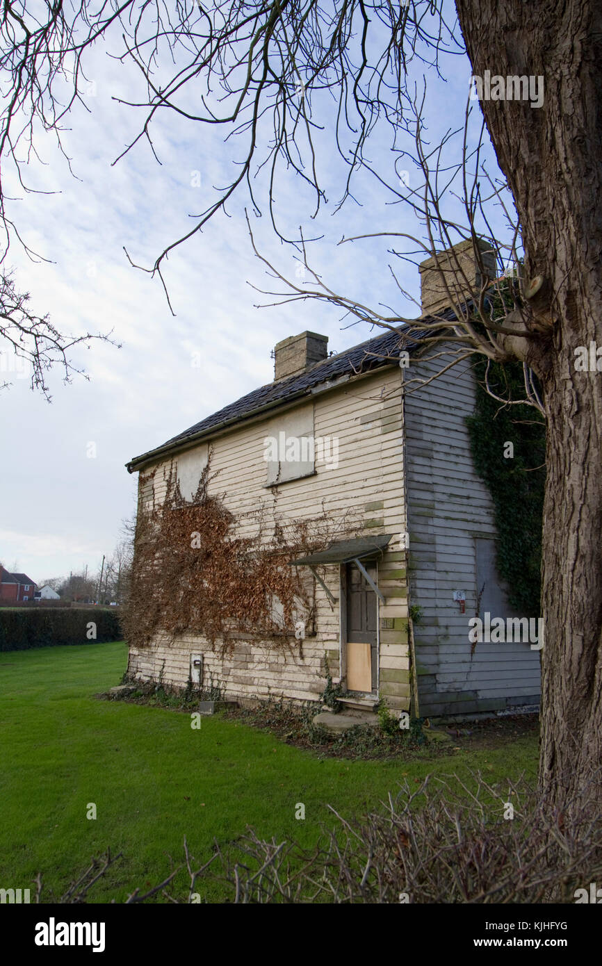 Weatherboard country house hi-res stock photography and images - Alamy