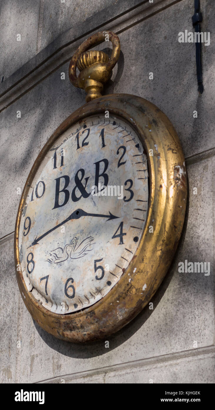 time is ticking on golden clock Stock Photo - Alamy