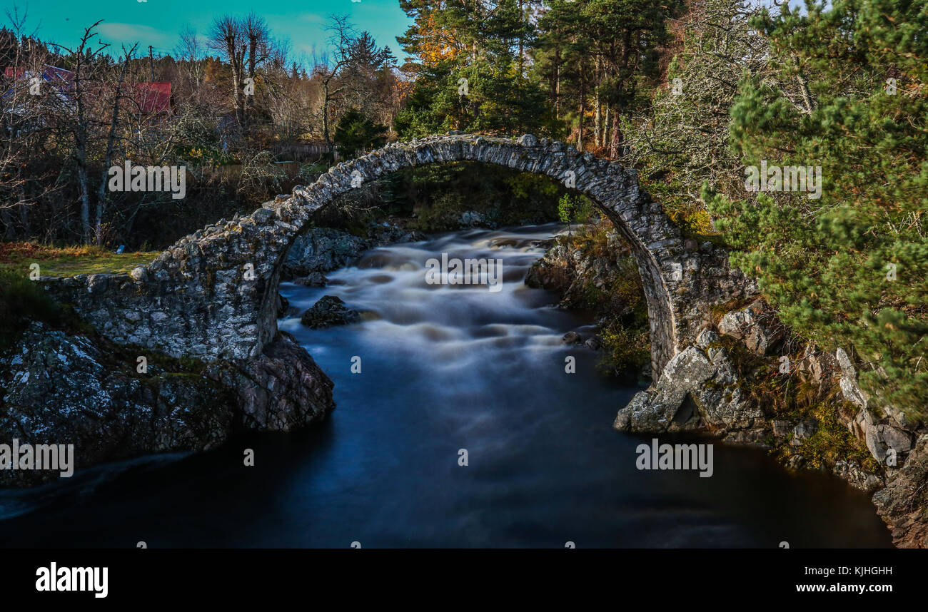 300 year old bridge, in Carrbridge Stock Photo - Alamy