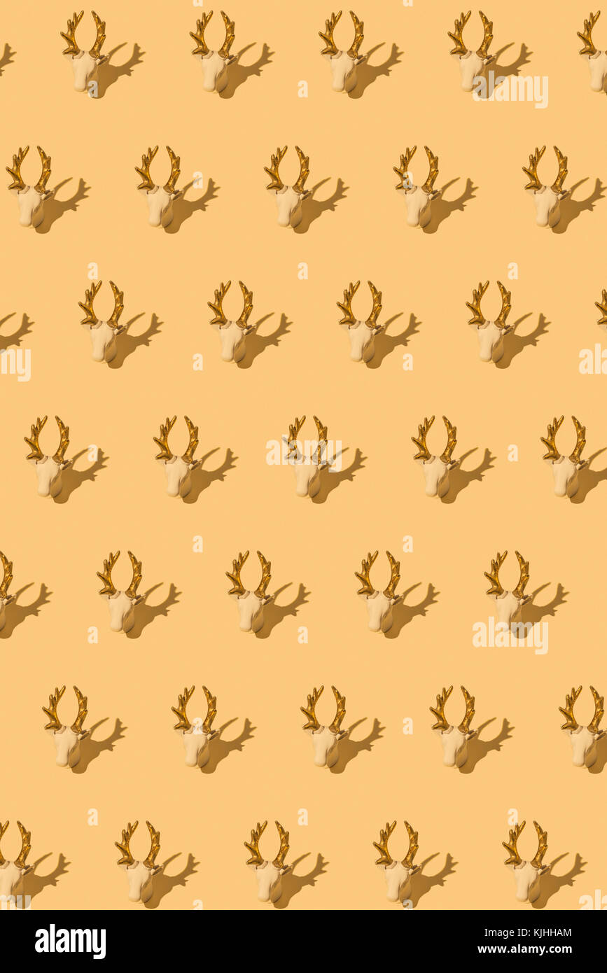 Deer repeated Background pattern Stock Photo - Alamy