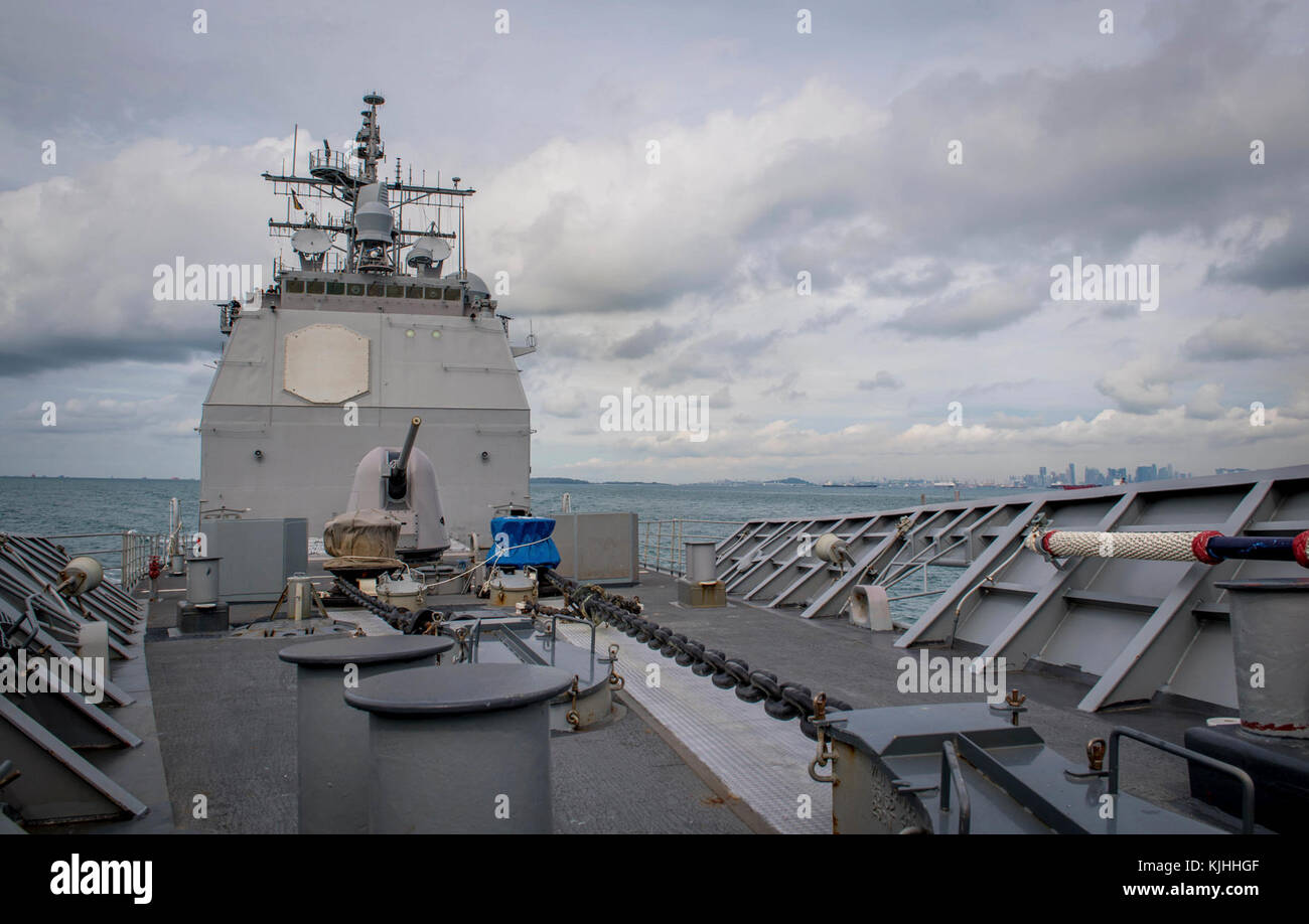 171104-N-VR594-0052 SINGAPORE STRAIT (Nov. 4, 2017) The Ticonderoga ...