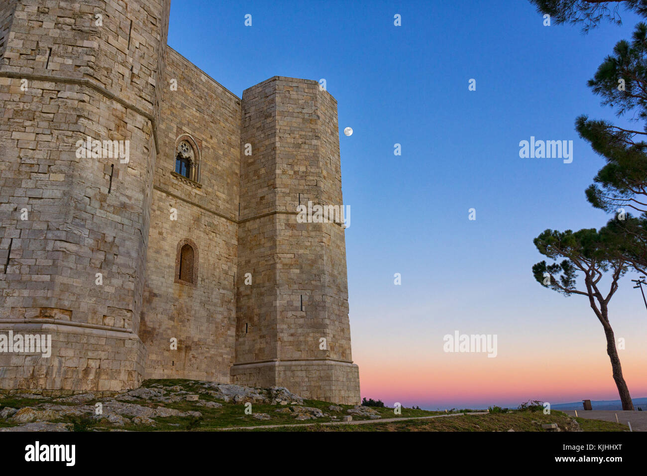 Castel del monte castle hi-res stock photography and images - Alamy