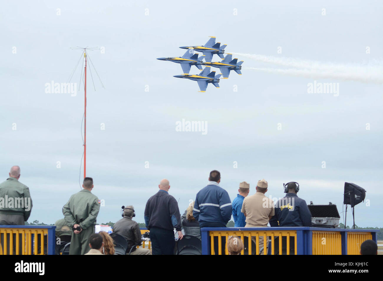 PENSACOLA, Florida (Nov. 10, 2017) - The U.S. Navy Blue Angels perform ...