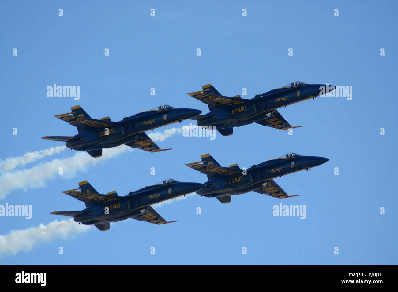 PENSACOLA, Florida (Nov. 10, 2017) - The U.S. Navy Blue Angels perform ...