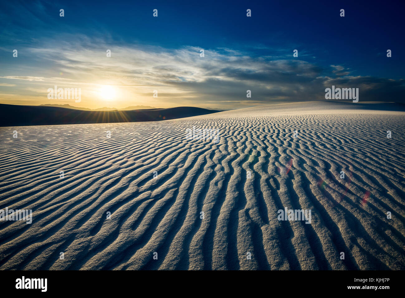 The unique and beautiful White Sands National Monument in New Mexico ...