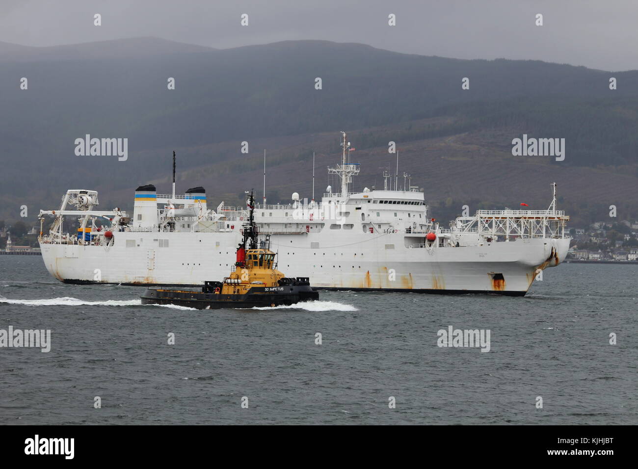 USNS Zeus (T-ARC-7), a Zeus-class cable laying and repair vessel ...