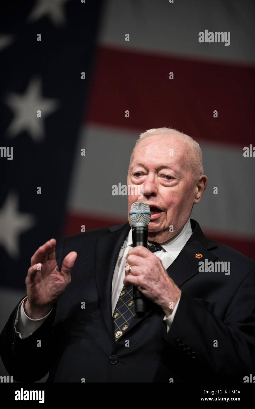 Retired U.S. Marine Corps Gen. Al Gray speaks after being awarded the ...