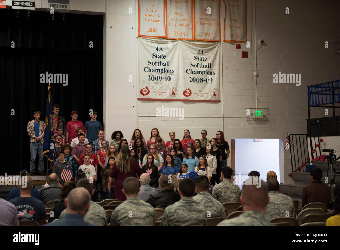 Mountain Home High School choir students sing songs honoring military ...