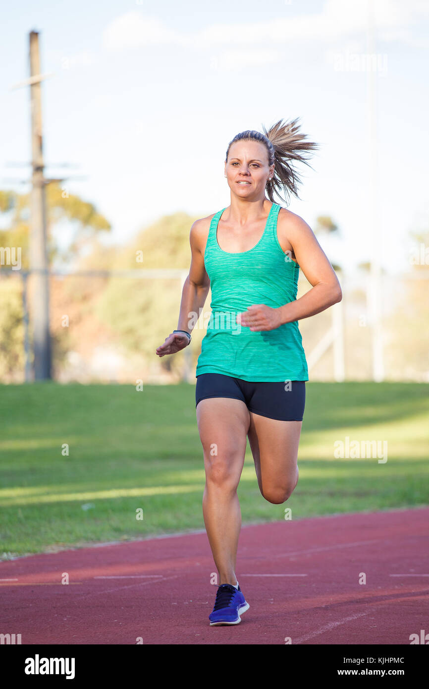 Legs ready for landing hi-res stock photography and images - Alamy