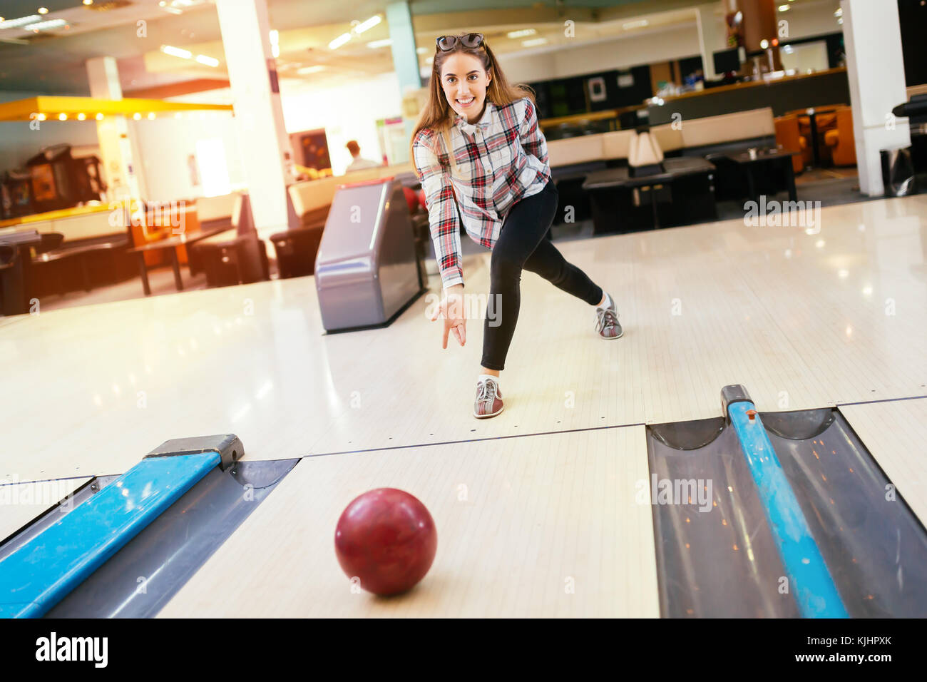 Female throwing ball hi-res stock photography and images - Alamy