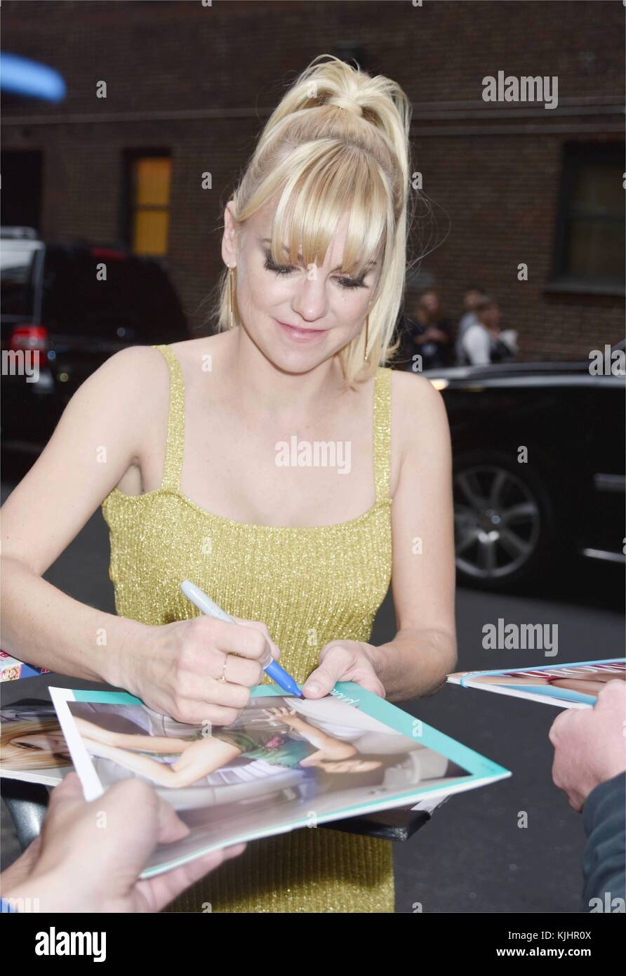 Anna Faris arriving for 'The Late Show with Stephen Colbert' at the Ed ...