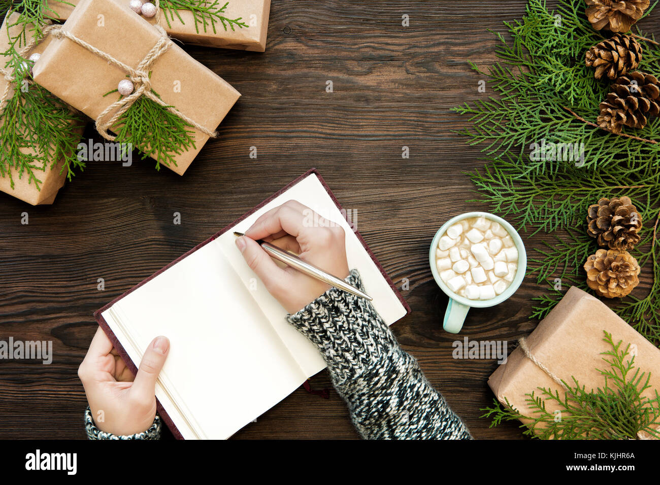 Female hand writes note hi-res stock photography and images - Alamy