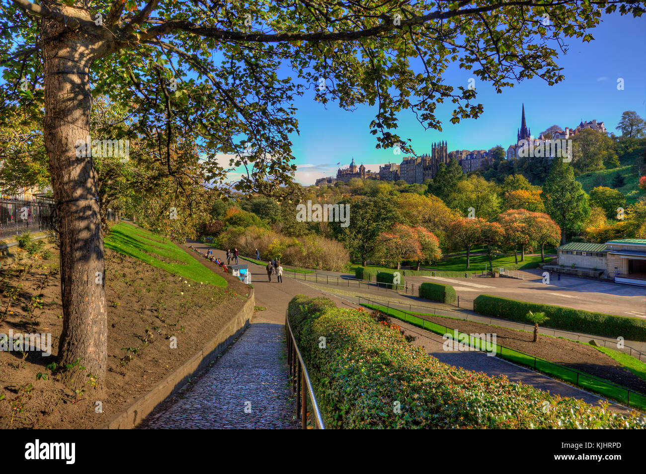 Autumn in princes street gardens hi-res stock photography and images ...