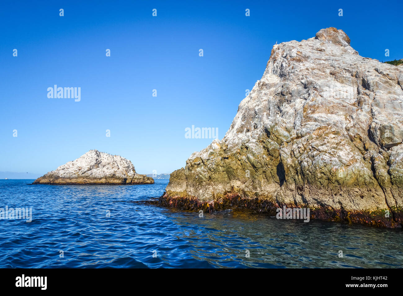 Rock islands in Kaikoura bay, New Zealand Stock Photo - Alamy