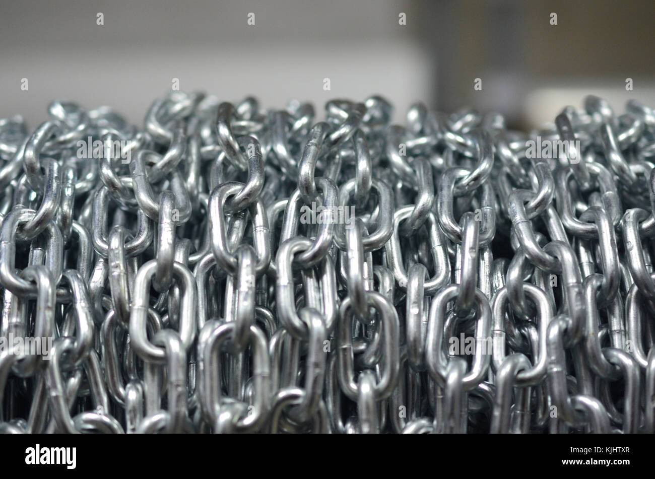 Chain links pile steel metal hi-res stock photography and images - Alamy