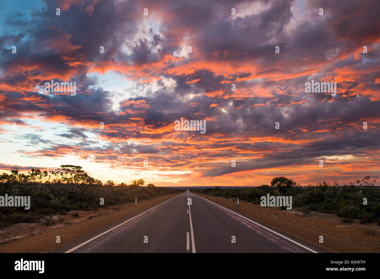 Diminishing perspective rural road hi-res stock photography and images ...