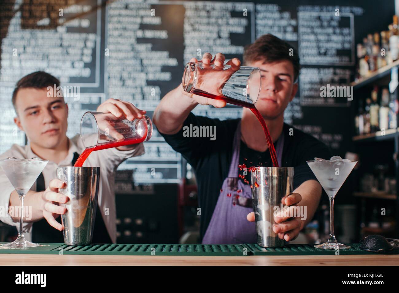 Barmen and cocktails hi-res stock photography and images - Alamy